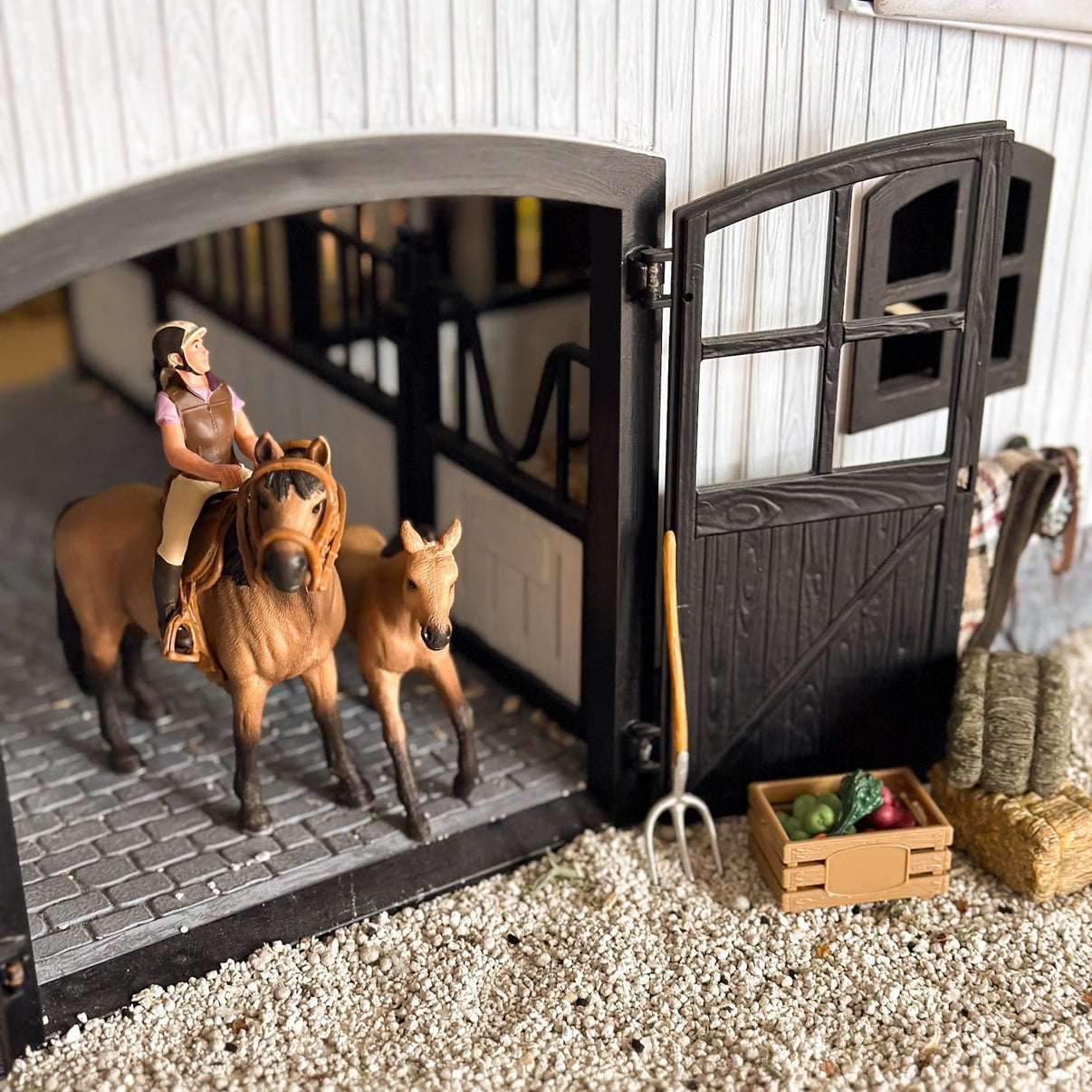 Customized Schleich Stable with 4 stalls, Horses & Accessories – My ...